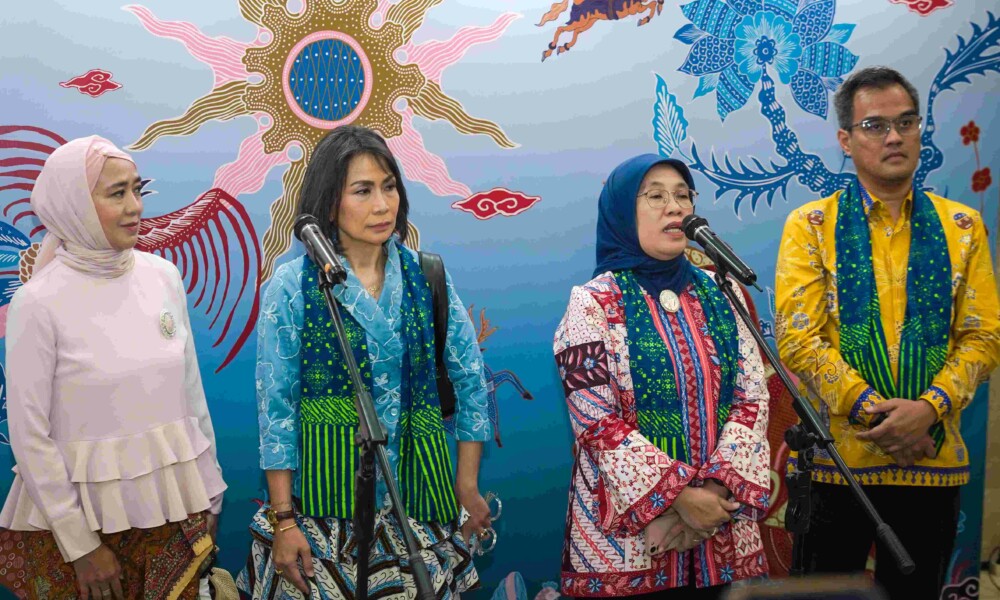 Batik Bukan Kaleng-Kaleng, Kain Simbol Cinta Jadi Rebutan Bule ...